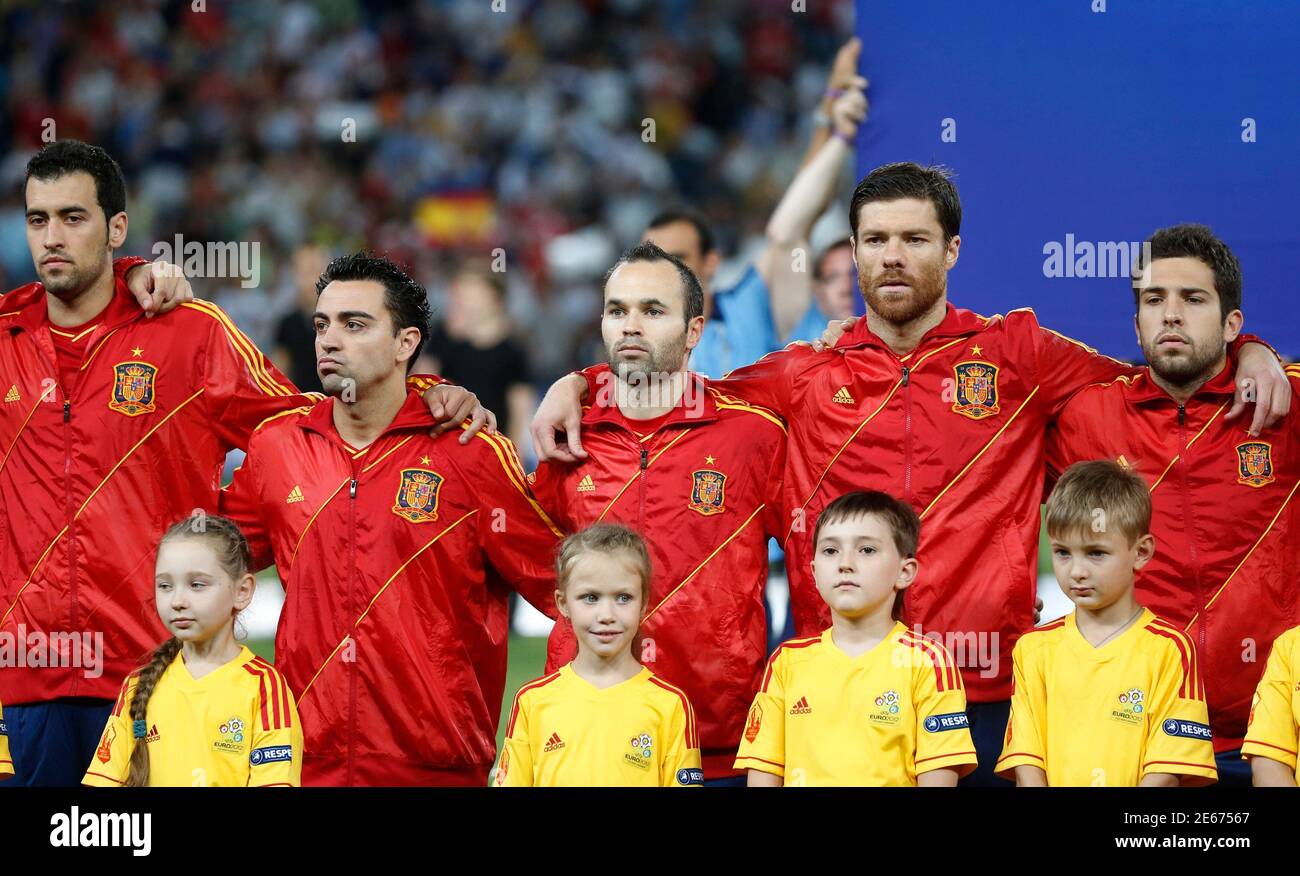 Mascots In The Arena High Resolution Stock Photography and Images - Alamy