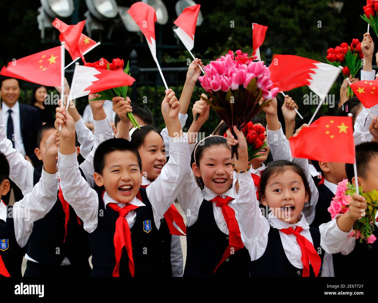 Bahrain children flags hi-res stock photography and images - Alamy
