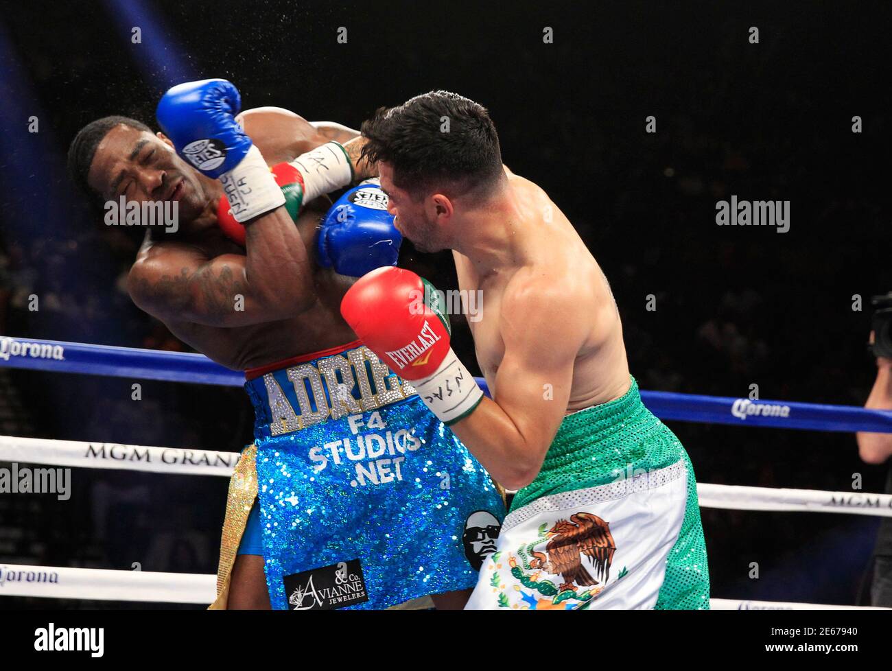Boxing molina hi-res stock photography and images - Alamy