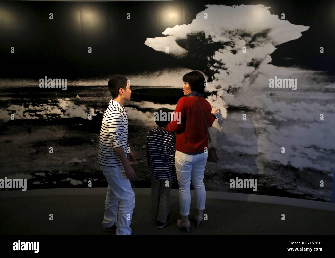 Mushroom cloud hiroshima in august 1945 hi-res stock photography and ...