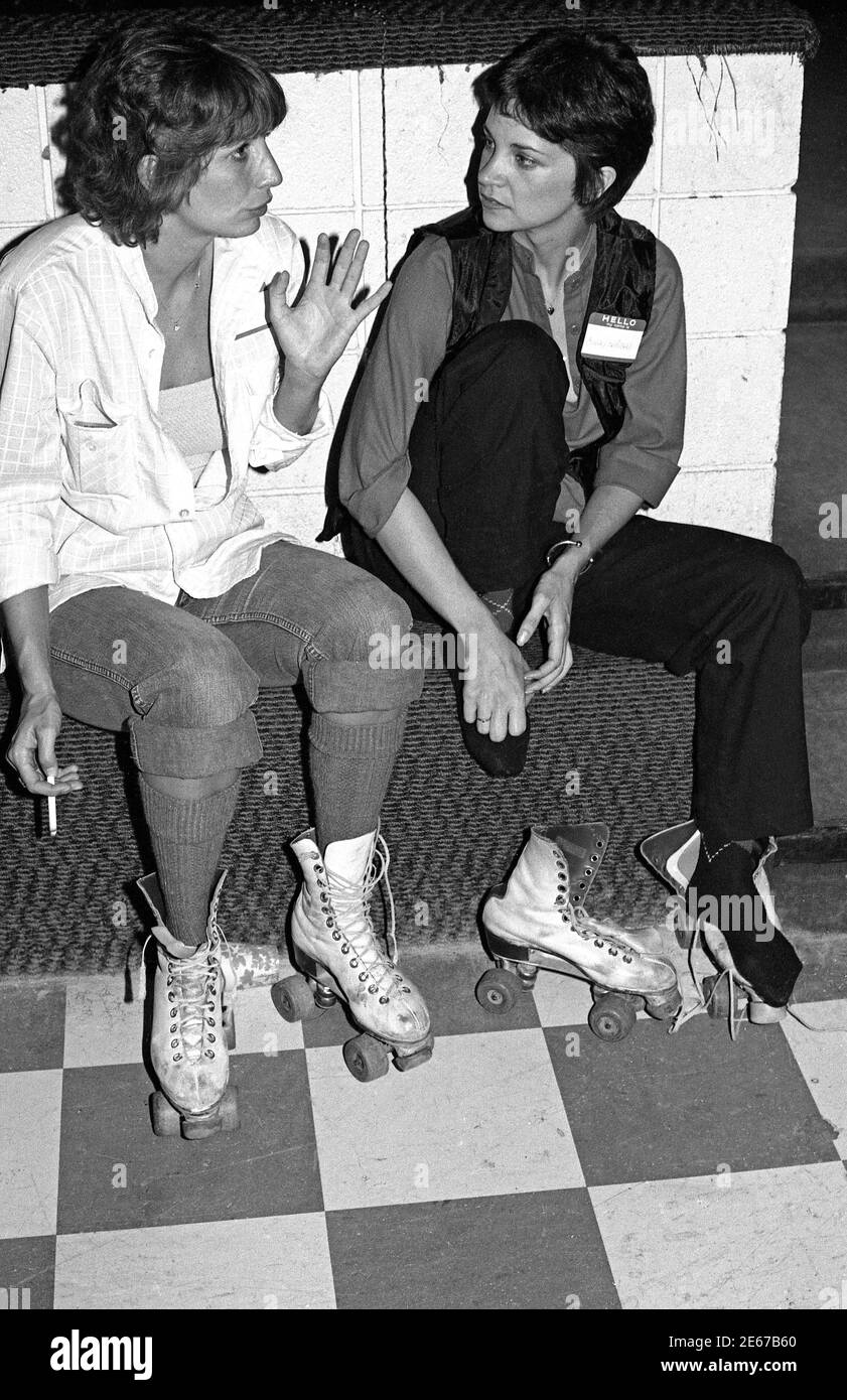 Laverne and shirley penny marshall Black and White Stock Photos ...