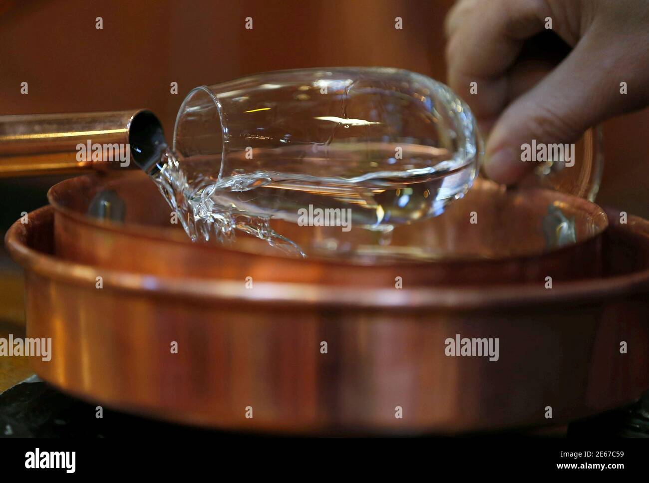 Eau de distillation hi-res stock photography and images - Alamy
