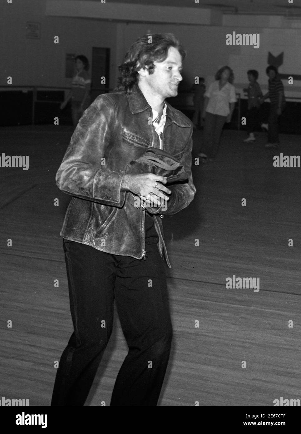 Robin Williams roller skating at Flippers, 1978 Stock Photo - Alamy