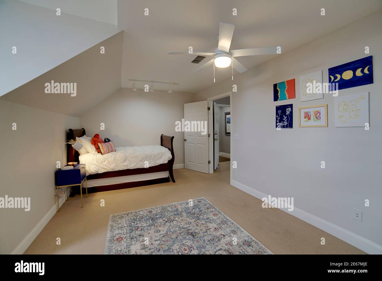 Clean and simple designs with just a splash of color to add contrast ...