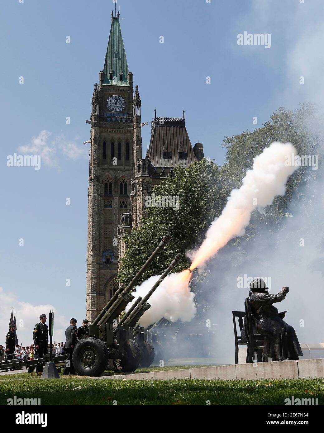 Gun royal hi-res stock photography and images - Alamy