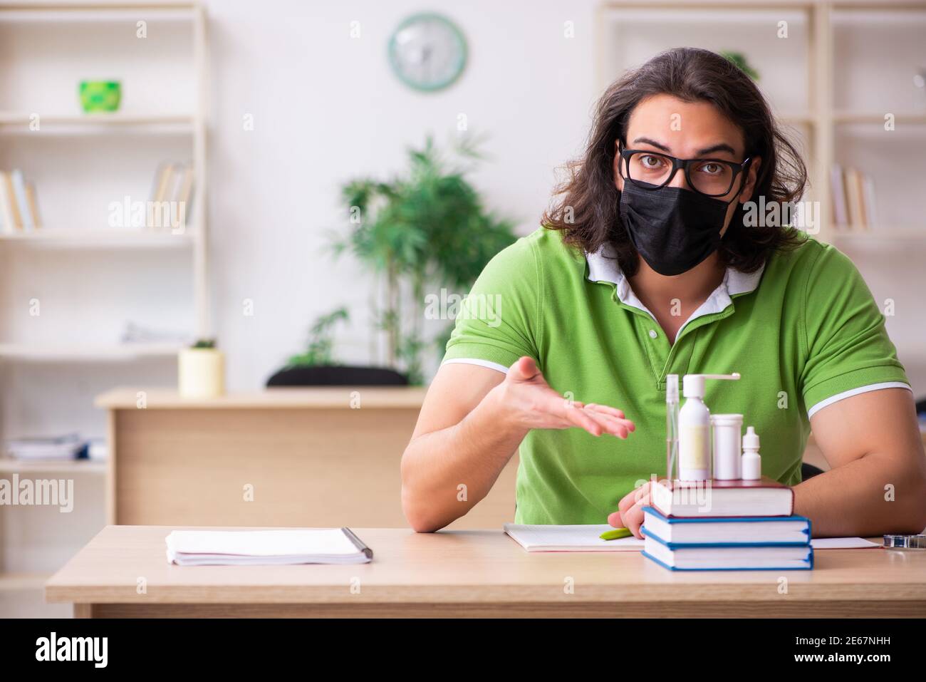 Viral aerosol infection hi-res stock photography and images - Alamy