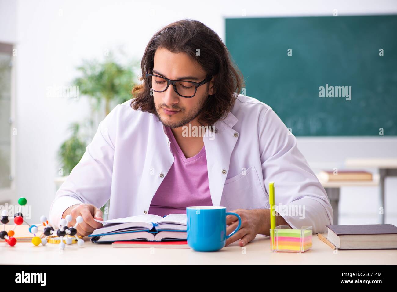 Young physicist in the classroom Stock Photo - Alamy