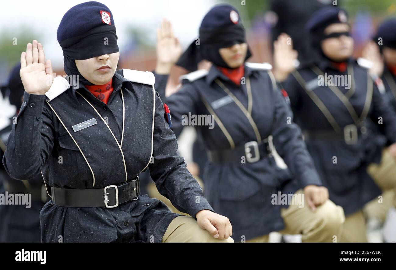 Graduating officers hi-res stock photography and images - Alamy