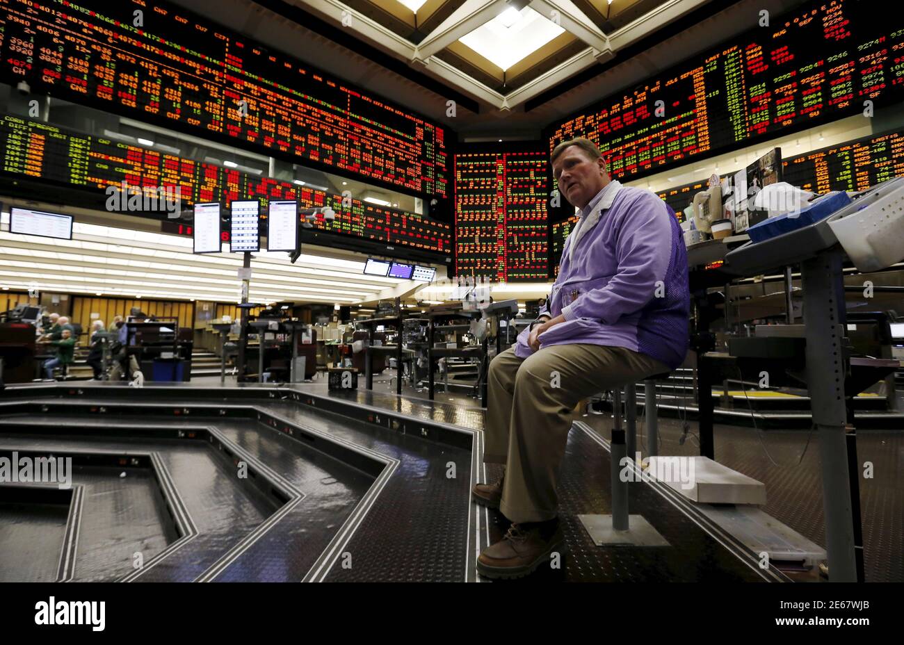 Chicago Board Of Trade Trading Floor High Resolution Stock Photography ...