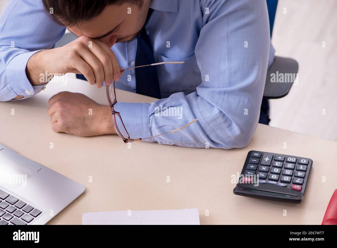 Sick male employee suffering at the workplace Stock Photo - Alamy