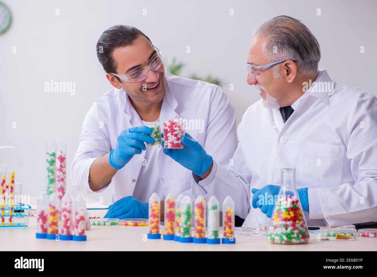 Two chemists working in the laboratory Stock Photo - Alamy