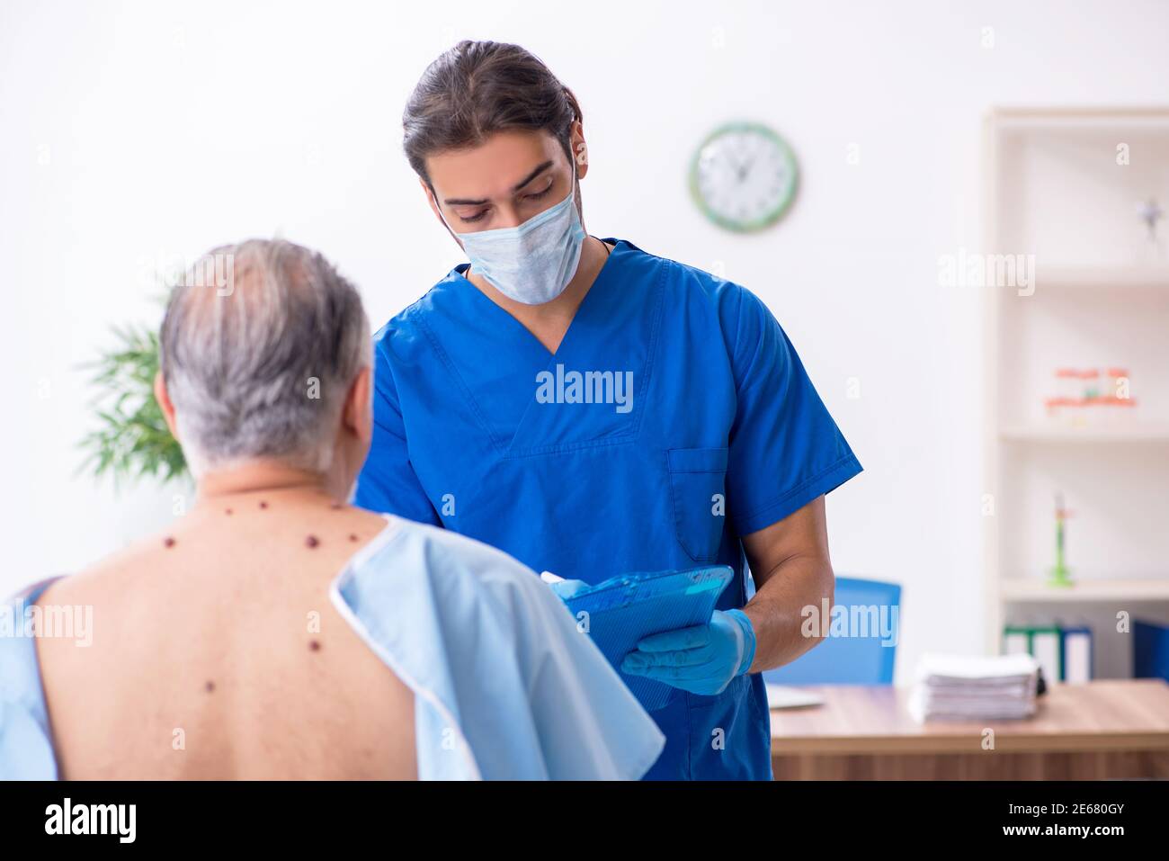 Dermatologist patient notes hi-res stock photography and images - Alamy