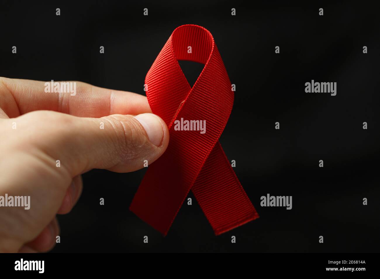 Fingers with ribbon hi-res stock photography and images - Alamy