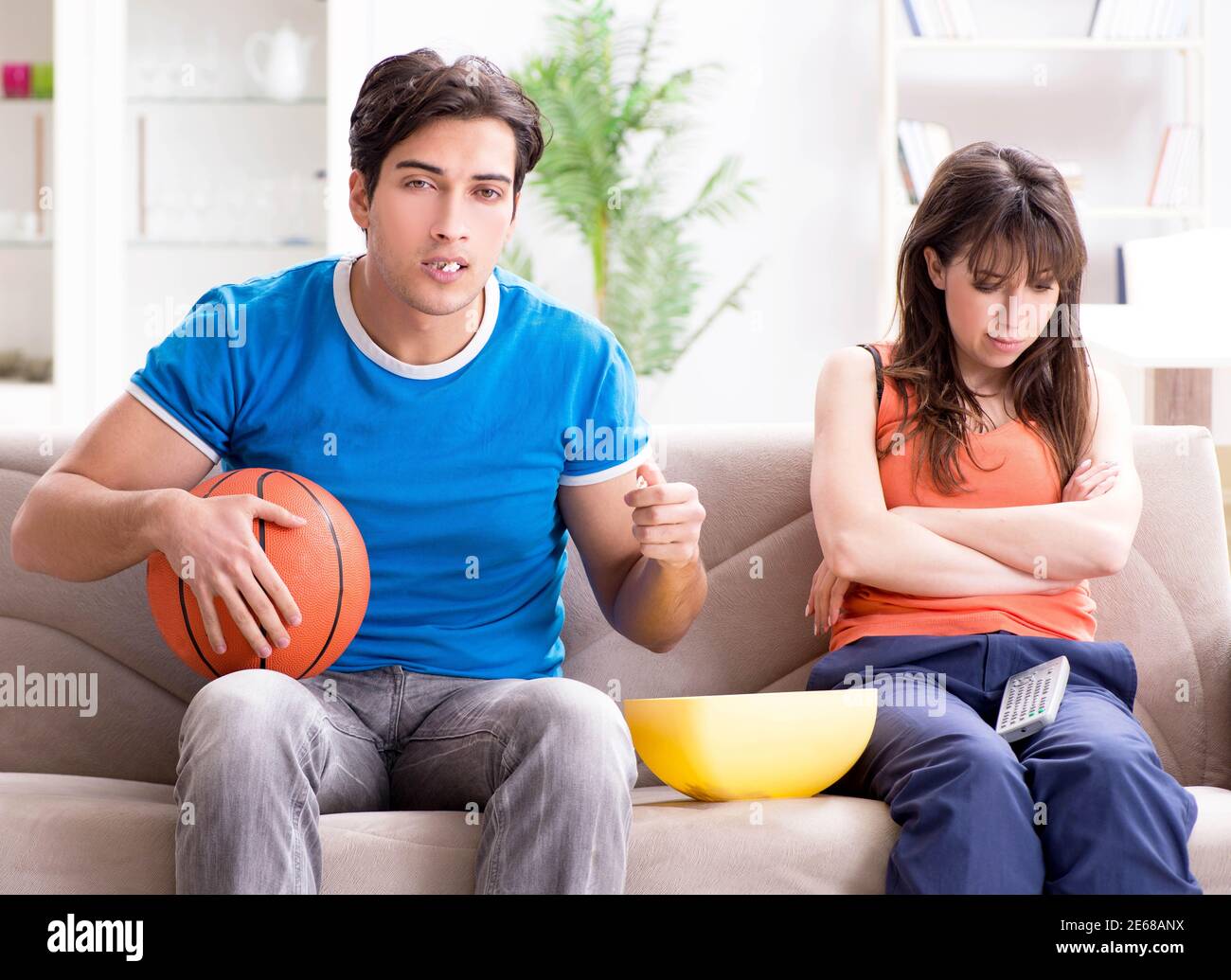Basketball popcorn eating hi-res stock photography and images - Alamy