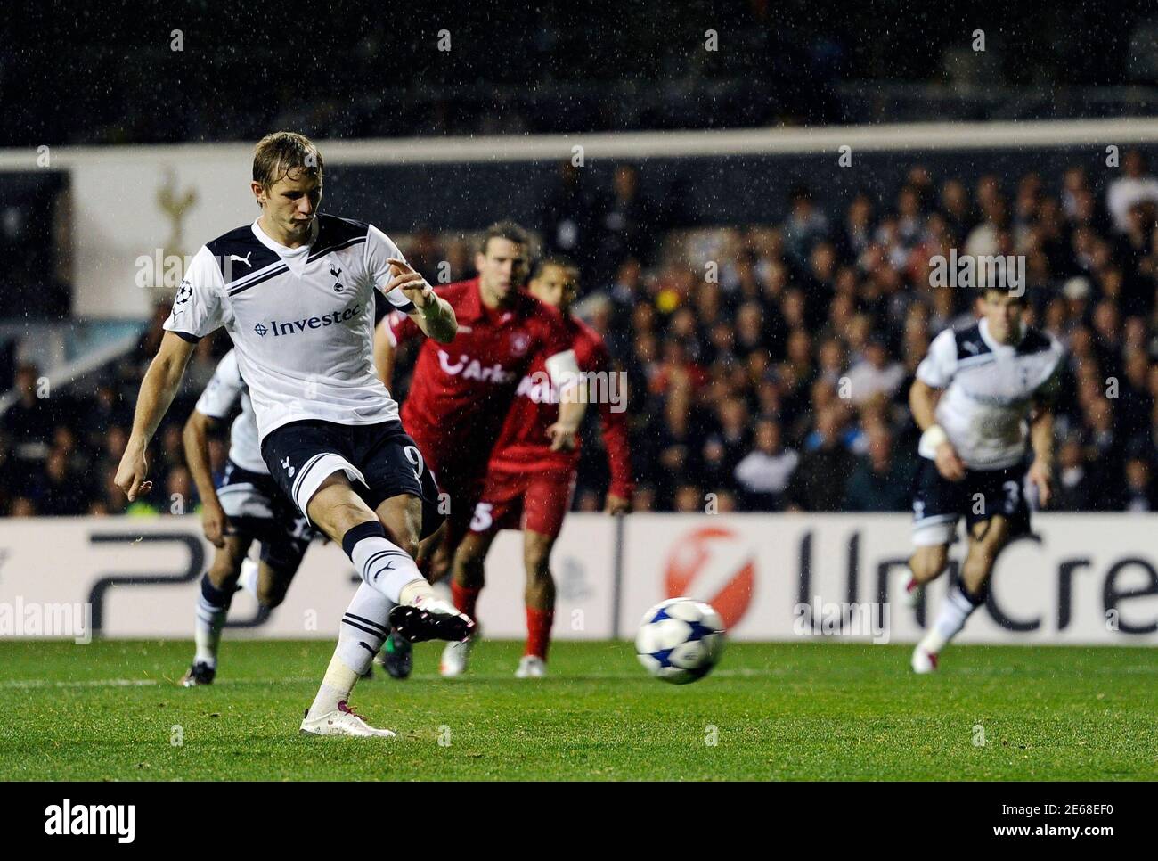Tottenham hotspurs roman pavlyuchenko hi-res stock photography and ...