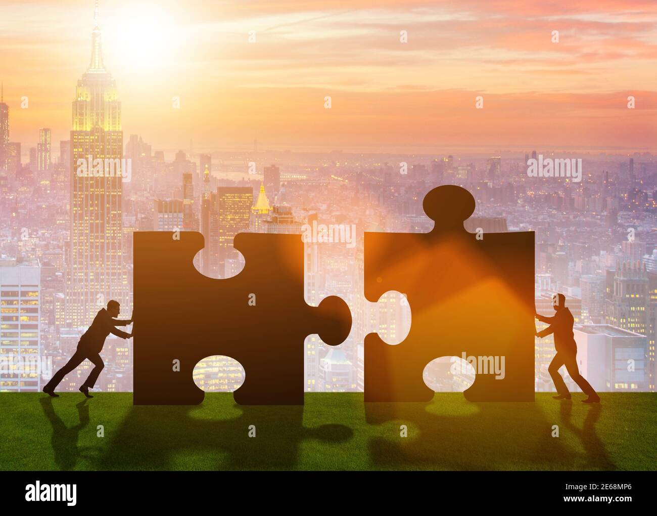 The business metaphor of teamwork with jigsaw puzzle Stock Photo - Alamy