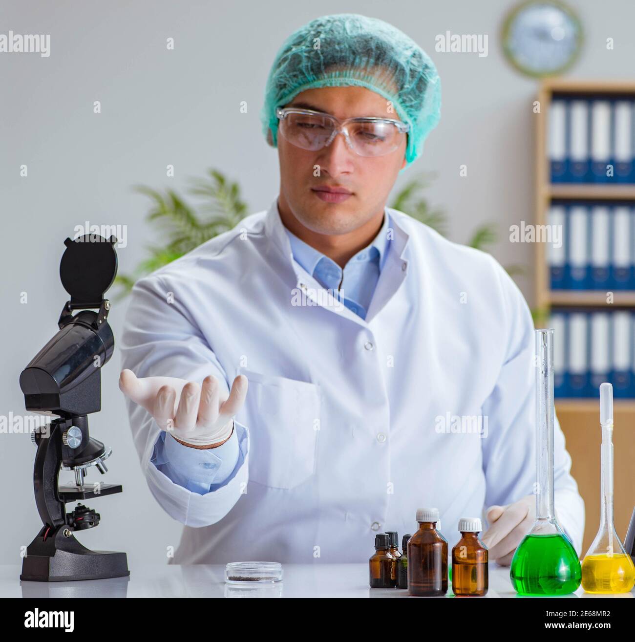 The biotechnology scientist working in the lab Stock Photo - Alamy