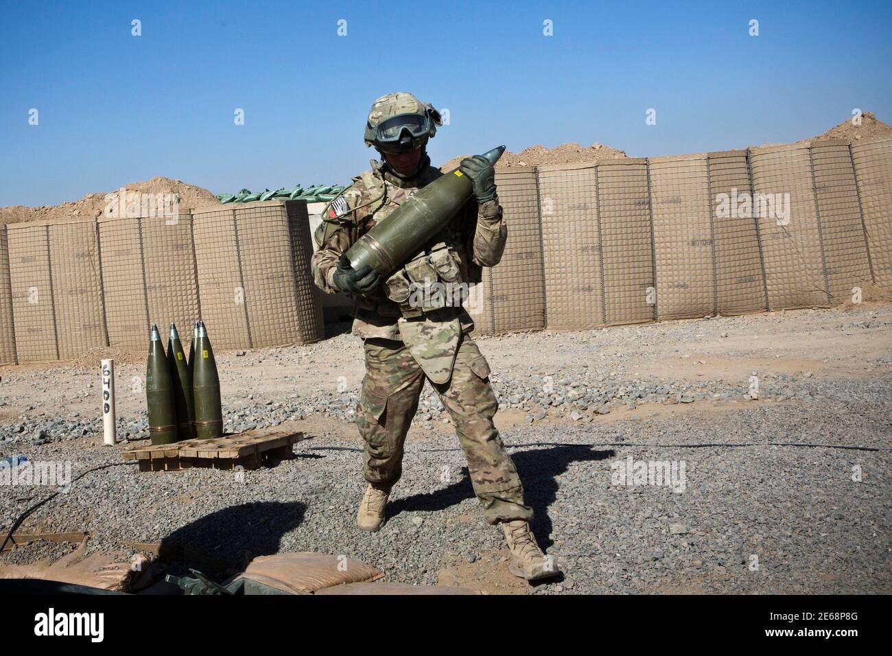 Training m777 155mm howitzer hi-res stock photography and images - Alamy