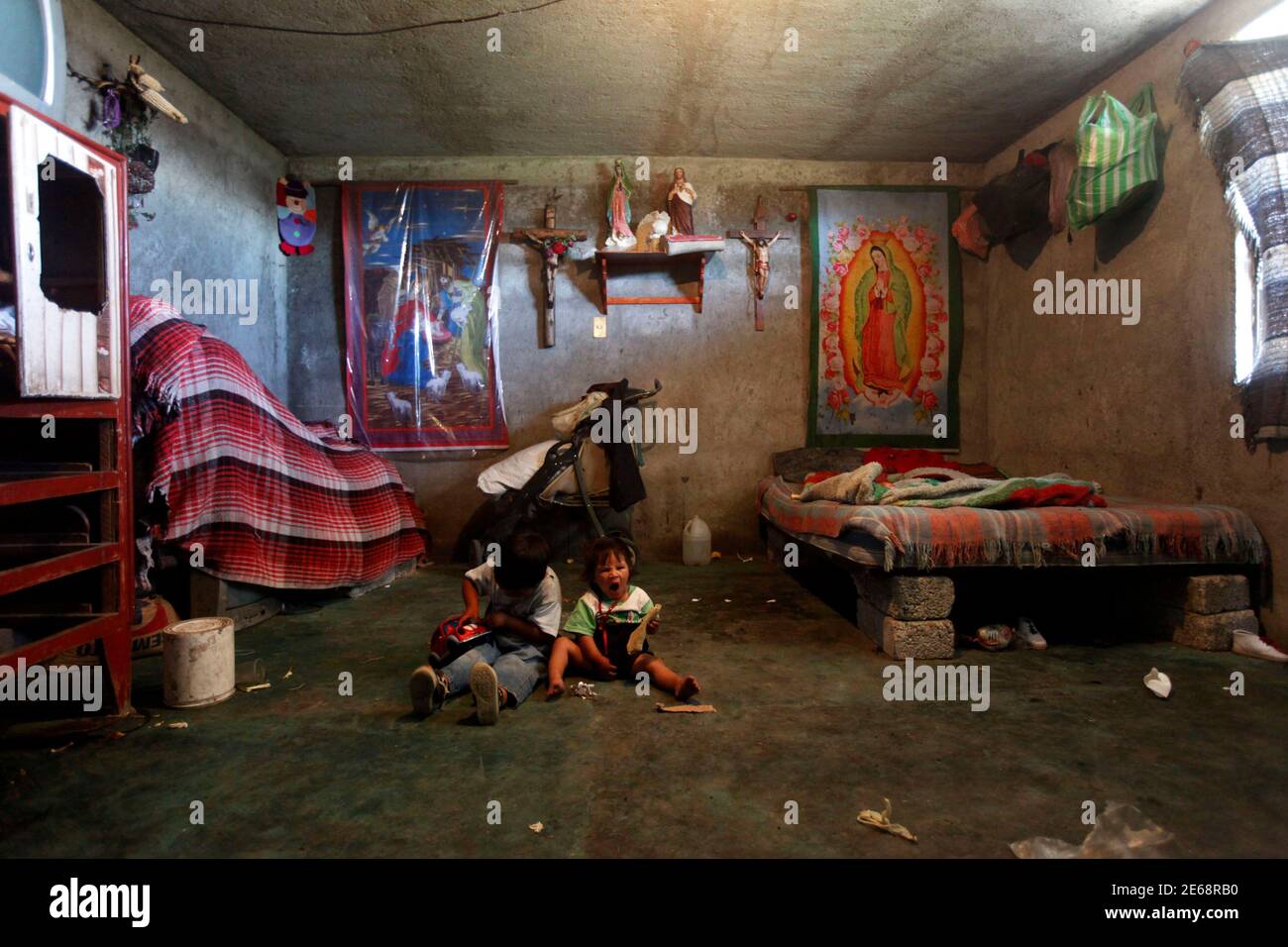 Poverty child house interior hi-res stock photography and images - Alamy