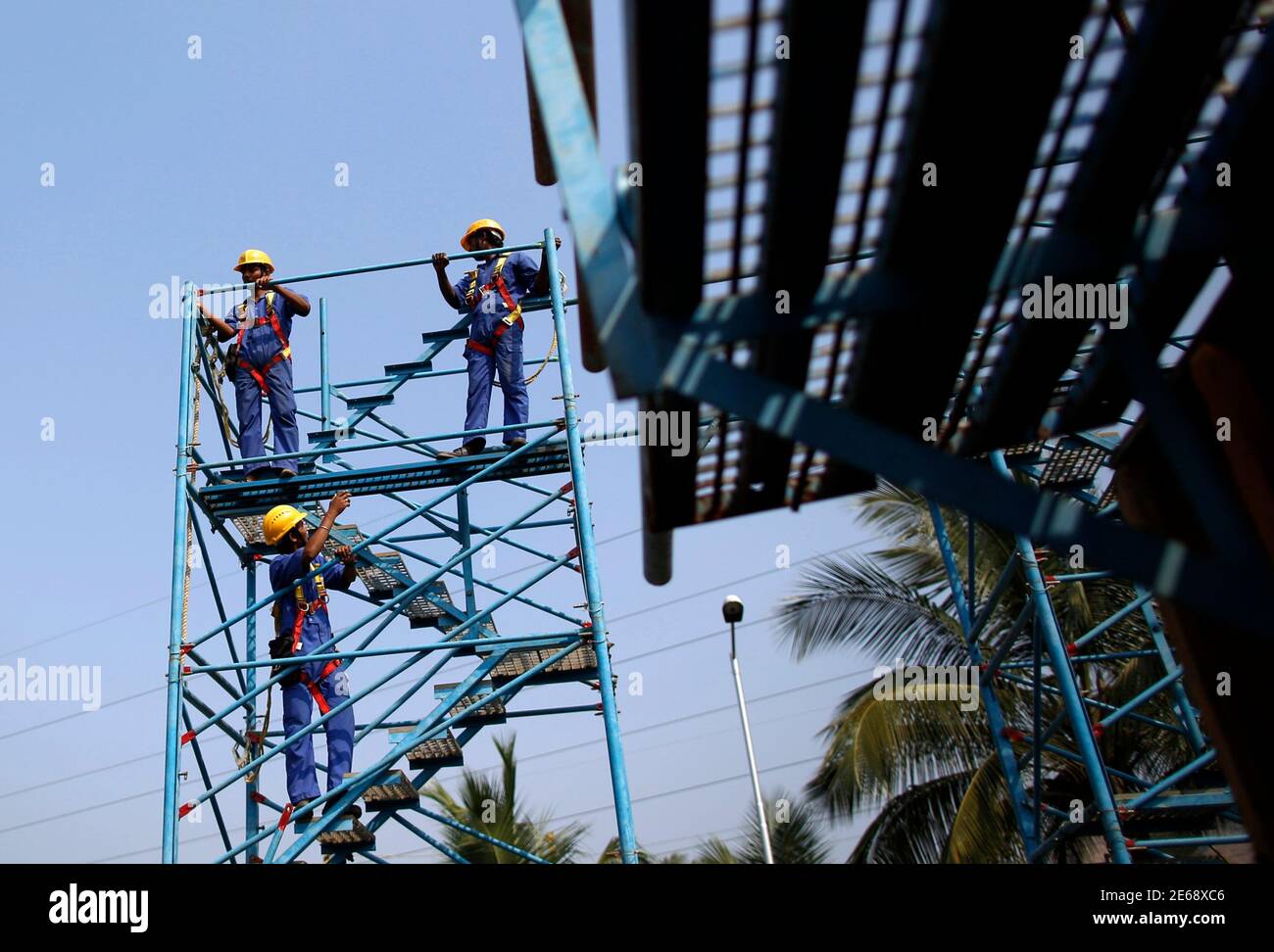 Students climb hi-res stock photography and images - Alamy