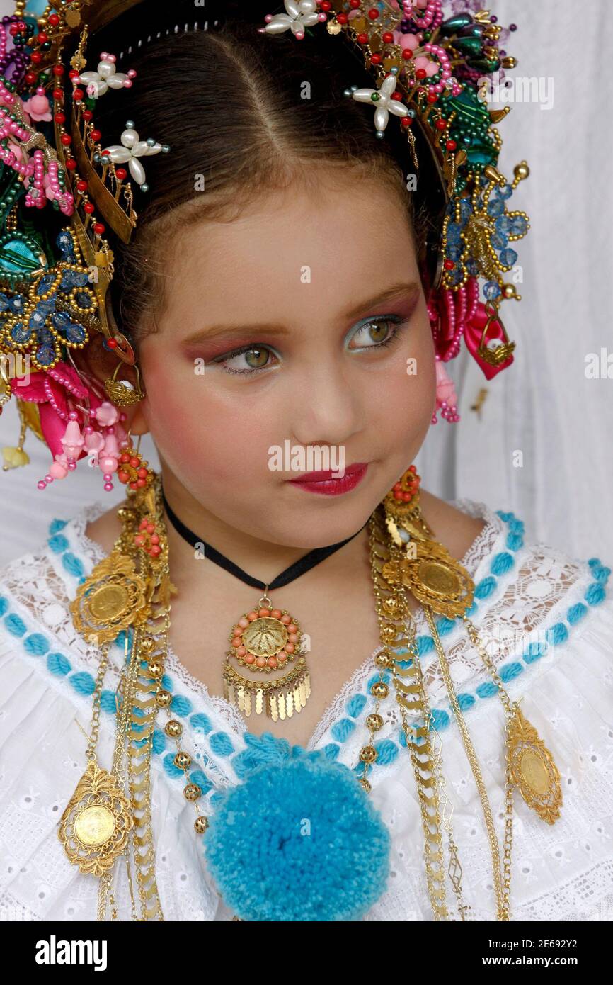 Pollera parade hi-res stock photography and images - Alamy