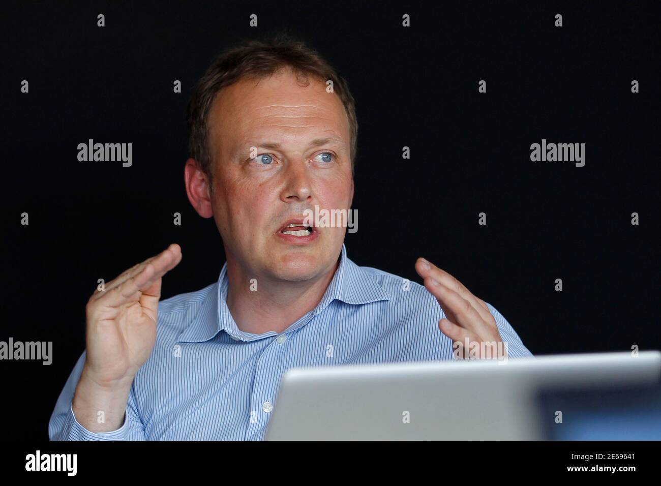 Global shares flotation hi-res stock photography and images - Alamy