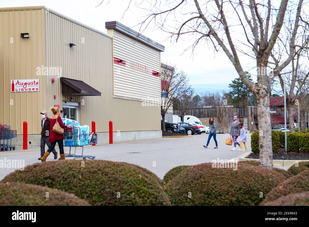 Augusta, Ga USA 01 07 21: Lady without a face mask and people wearing ...