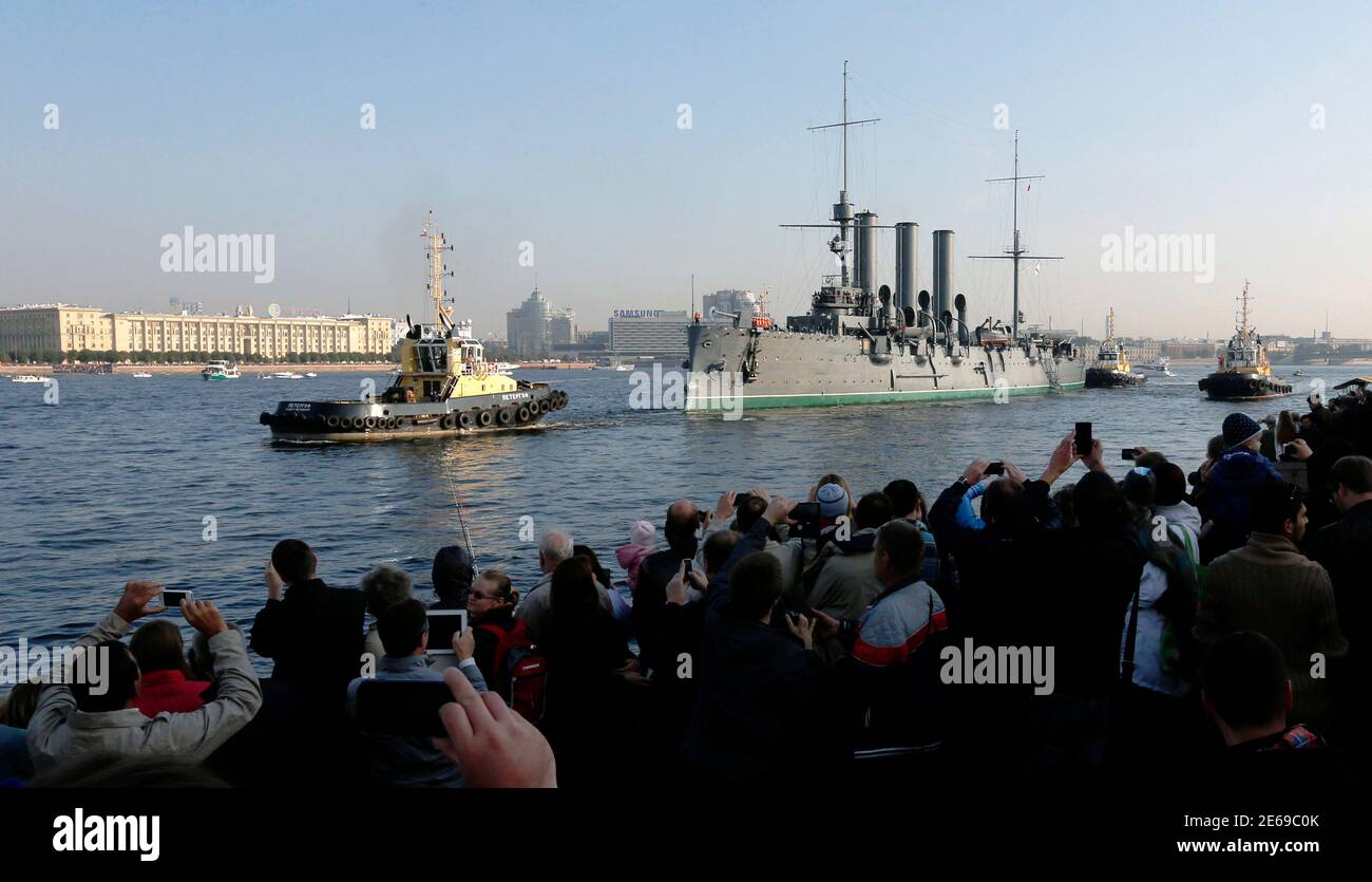 Russian tug of war hi-res stock photography and images - Alamy