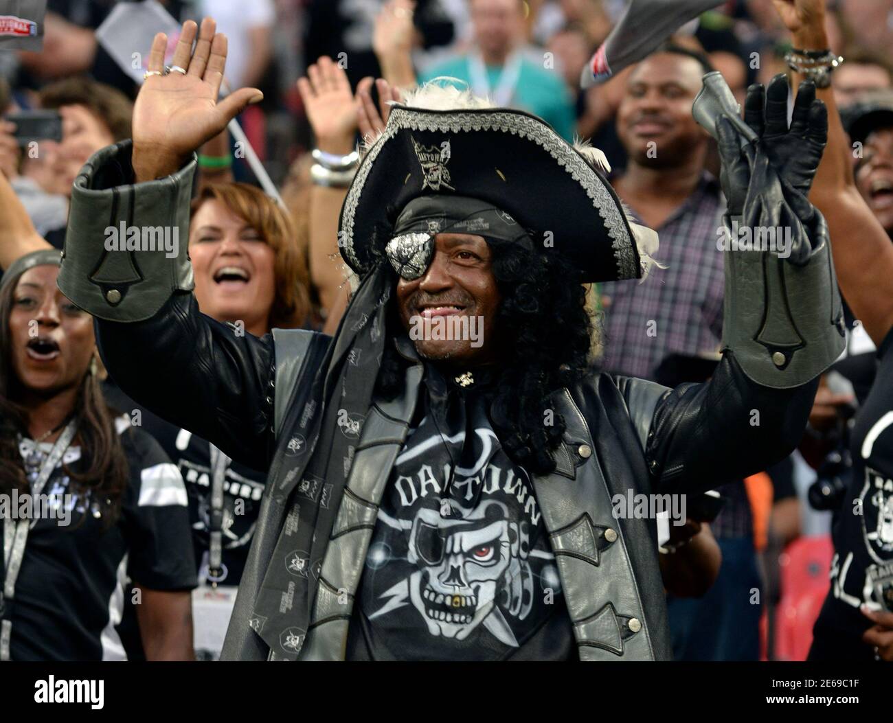 Oakland Raiders Stadium High Resolution Stock Photography and Images ...