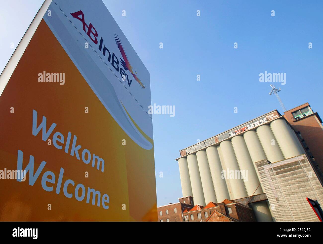Abinbev logo hi-res stock photography and images - Alamy