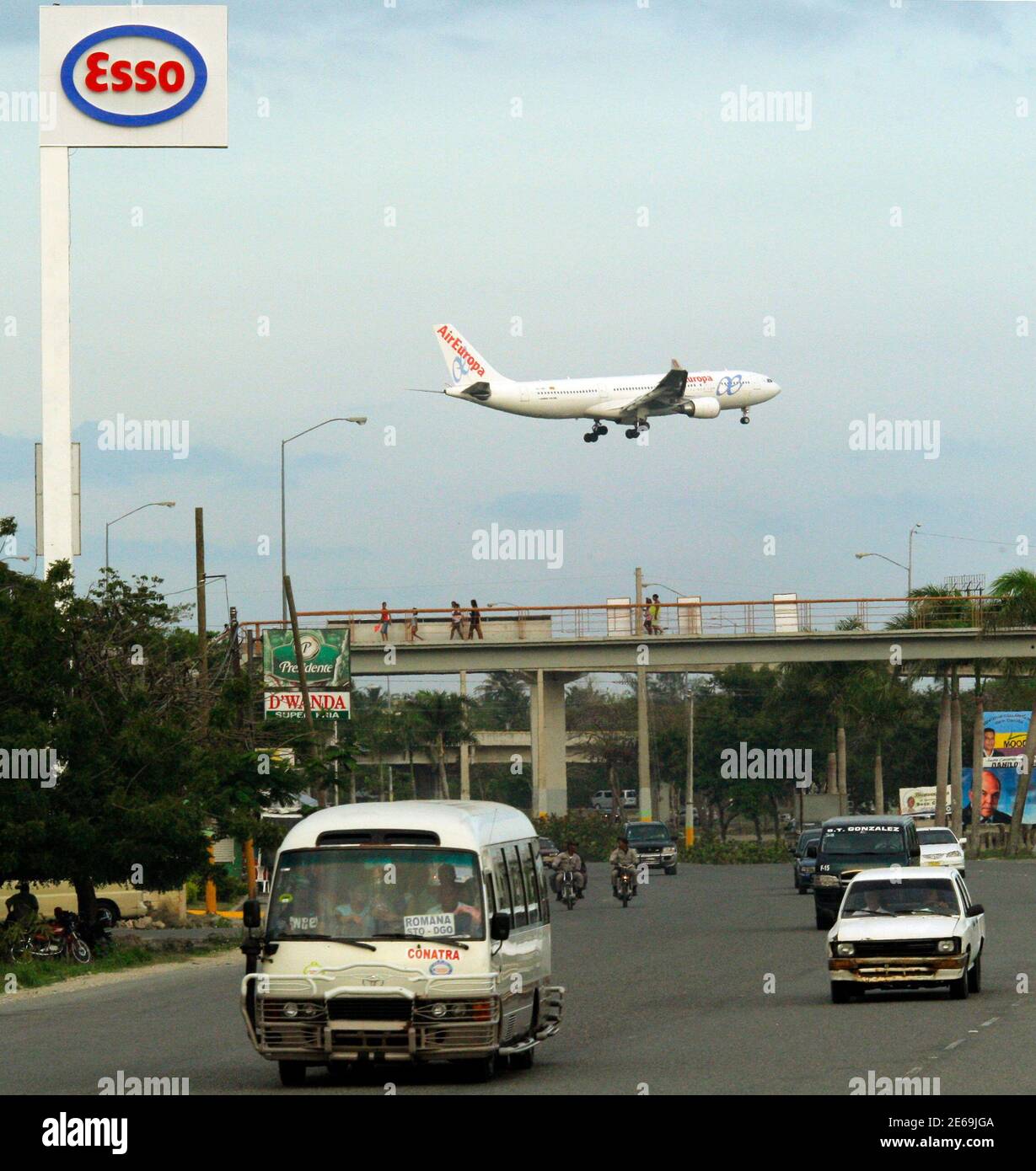Esso gasoline sign hi-res stock photography and images - Alamy