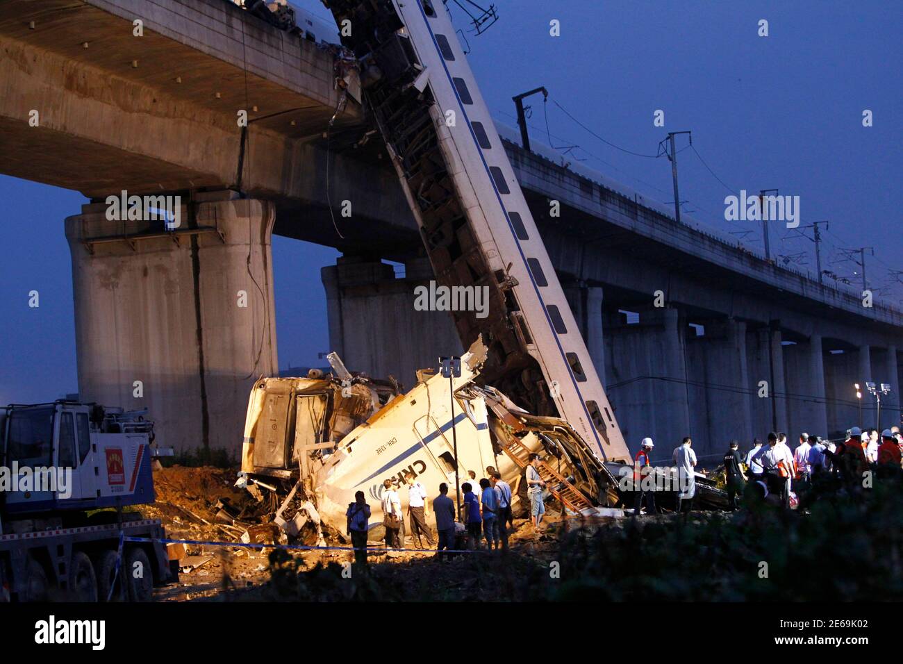 Train from top of bridge hi-res stock photography and images - Alamy