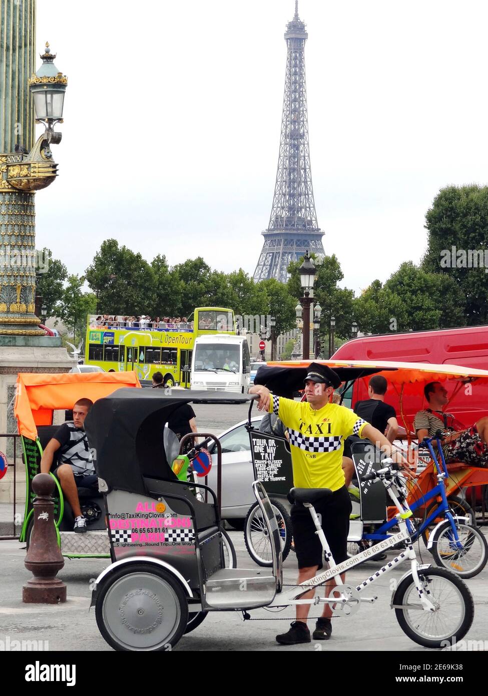 Rickshaw velo taxi hi-res stock photography and images - Alamy