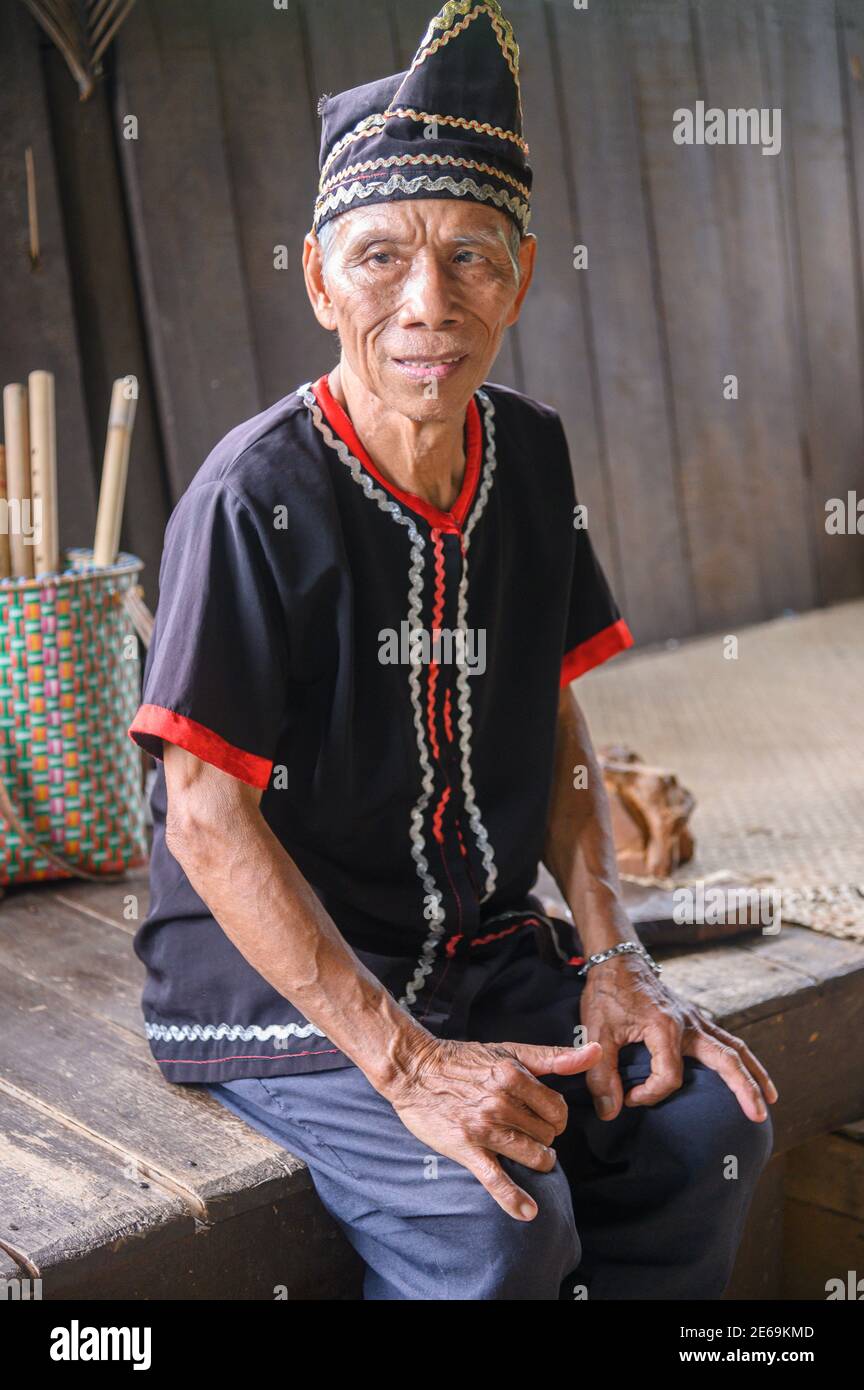 Bidayuh man in traditional clothing Stock Photo - Alamy