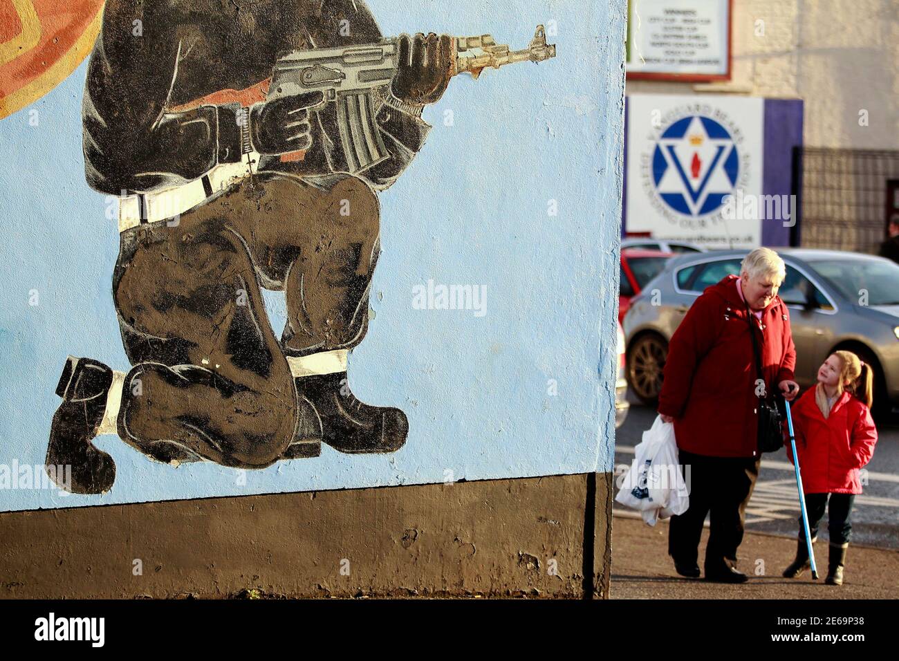 A loyalist mural in the shankill area of belfast hi-res stock ...