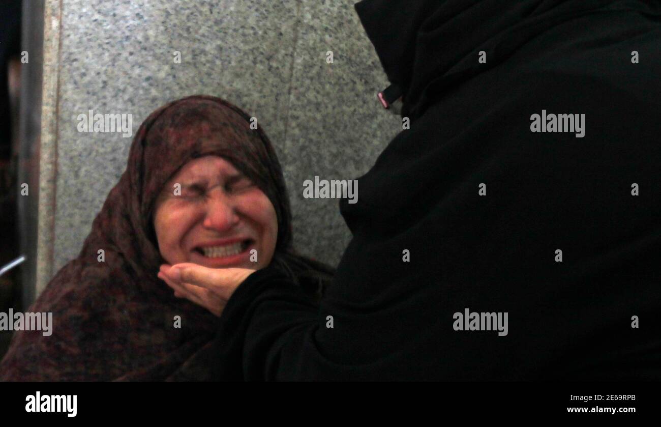 Dead bodies wrapped in white hi-res stock photography and images - Alamy