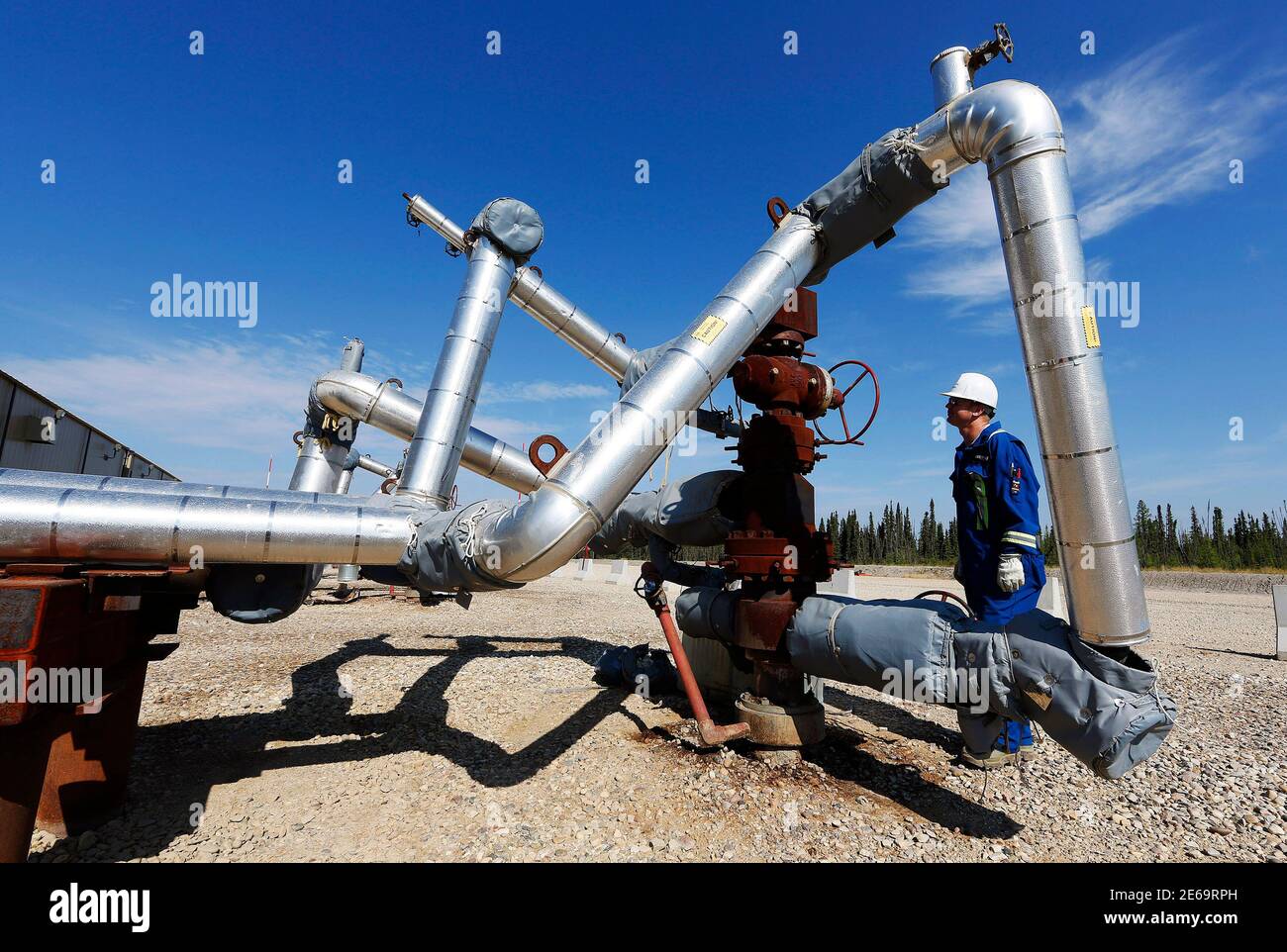 Wellheads hi-res stock photography and images - Alamy