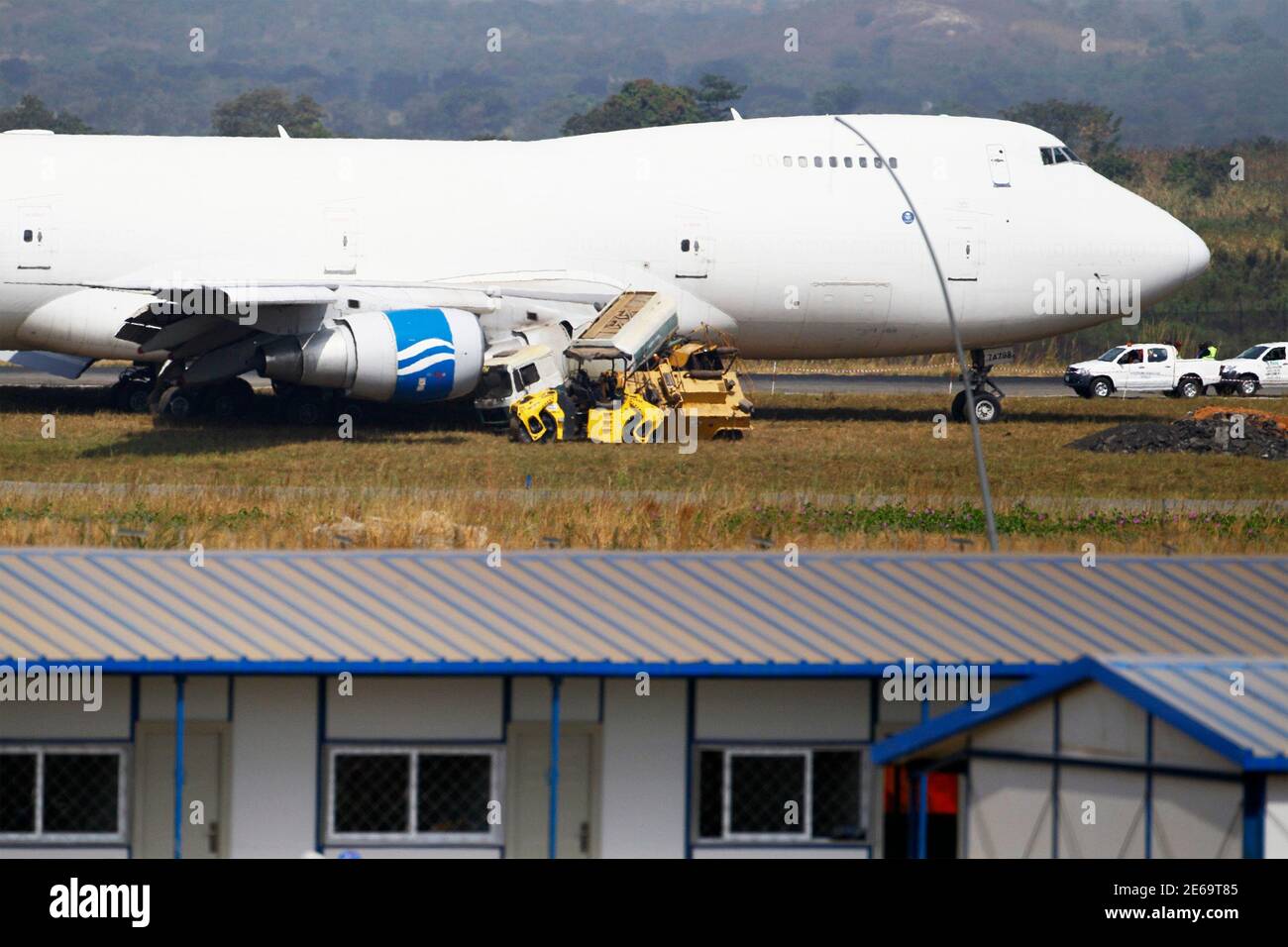 Tanker cargo aircraft hi-res stock photography and images - Alamy