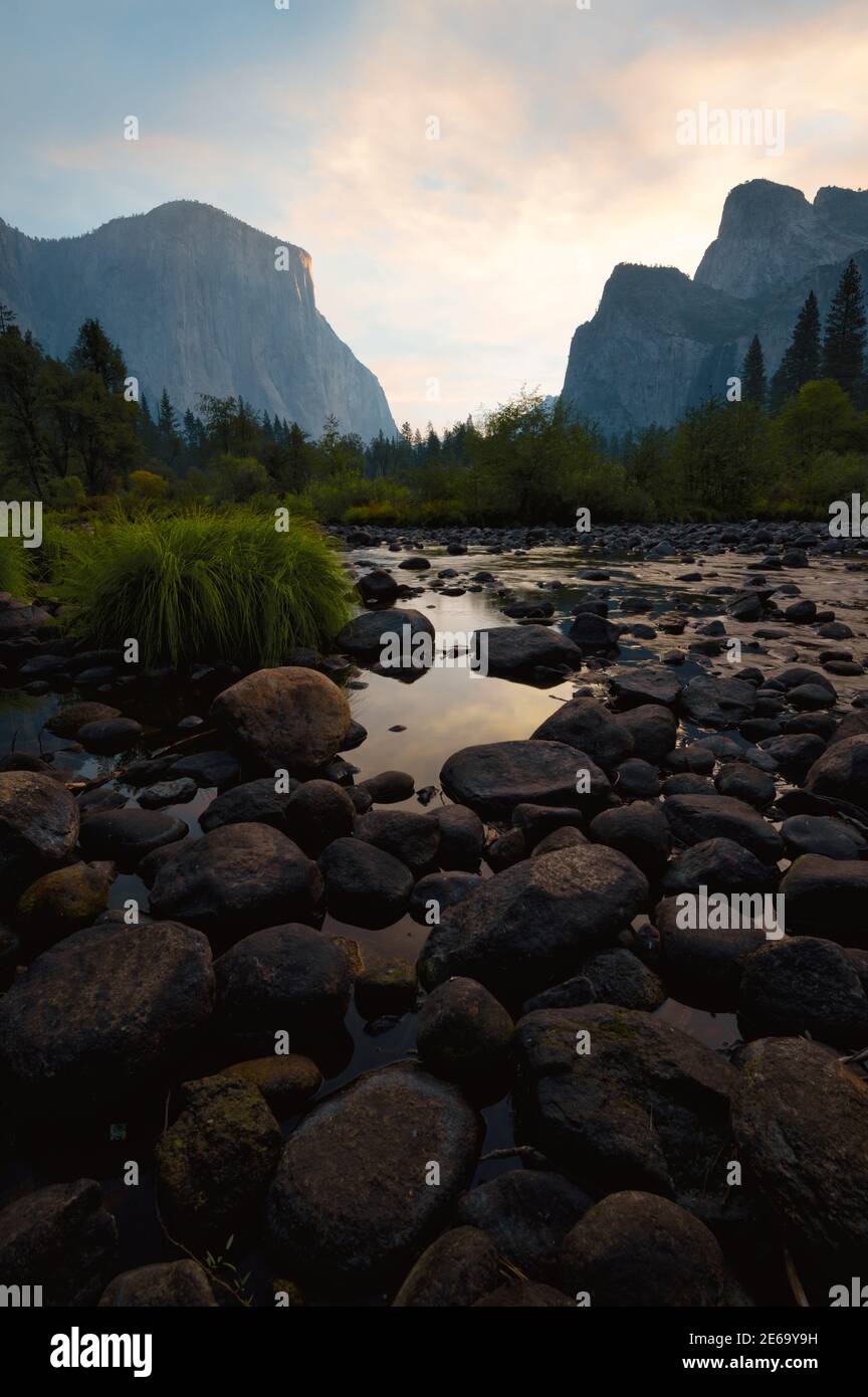 Yosemite valley sunrise hi-res stock photography and images - Alamy