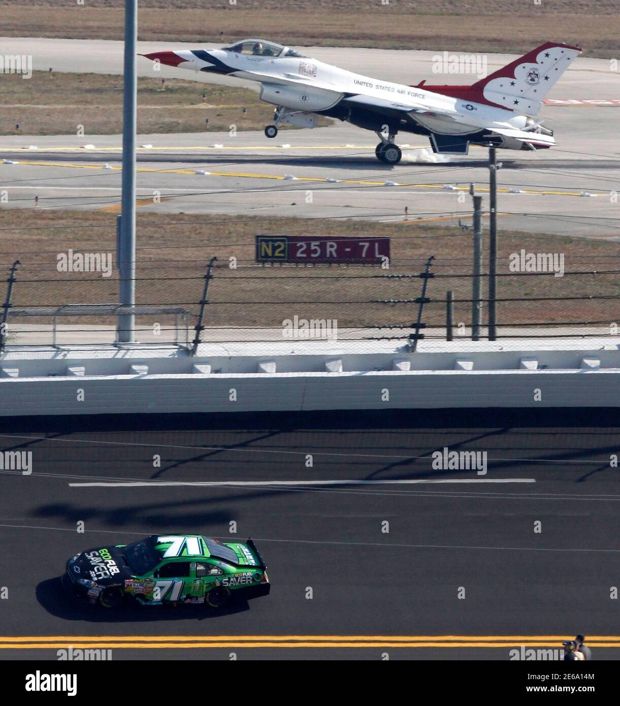 United States Air Force F 16 High Resolution Stock Photography and ...