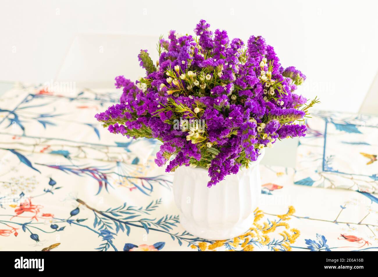 Purple statice flowers hi-res stock photography and images - Alamy