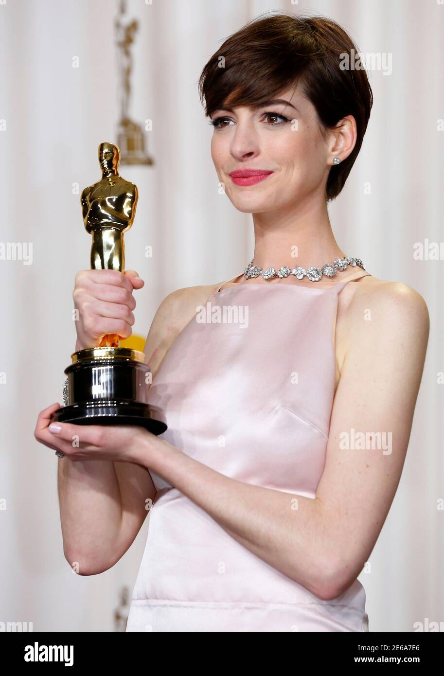 Anne hathaway les miserables oscar hi-res stock photography and images ...