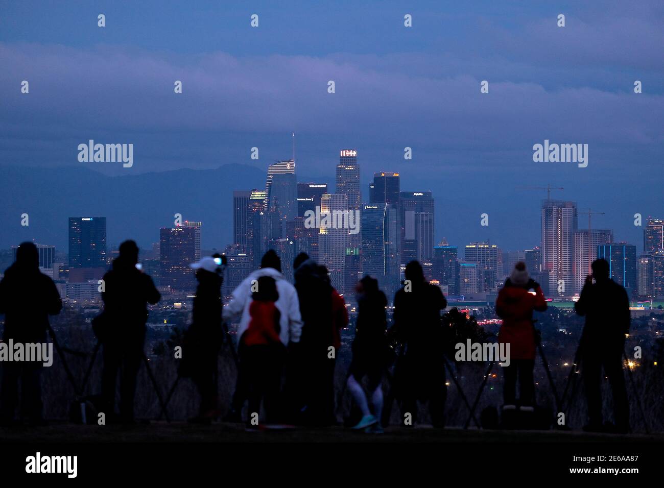 Clouds move over full moon hi-res stock photography and images - Alamy
