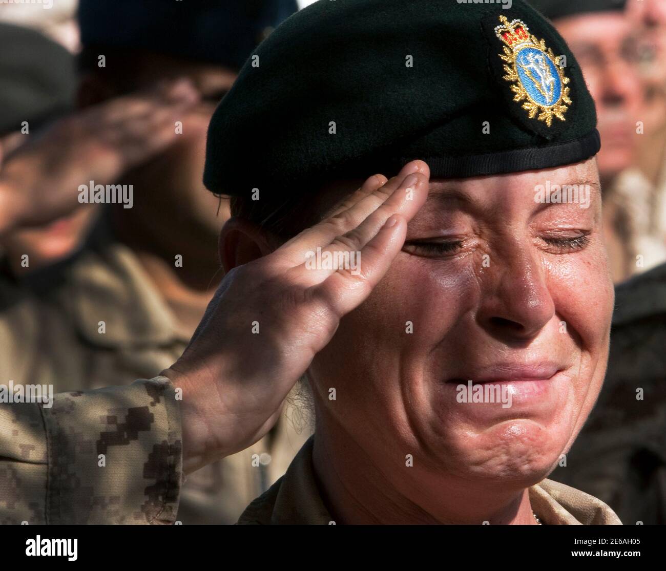 Canadian soldier salute hi-res stock photography and images - Alamy