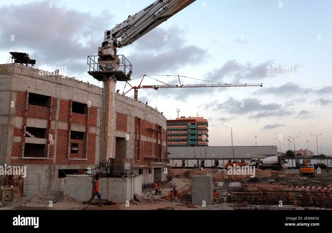 Construction lull hi-res stock photography and images - Alamy