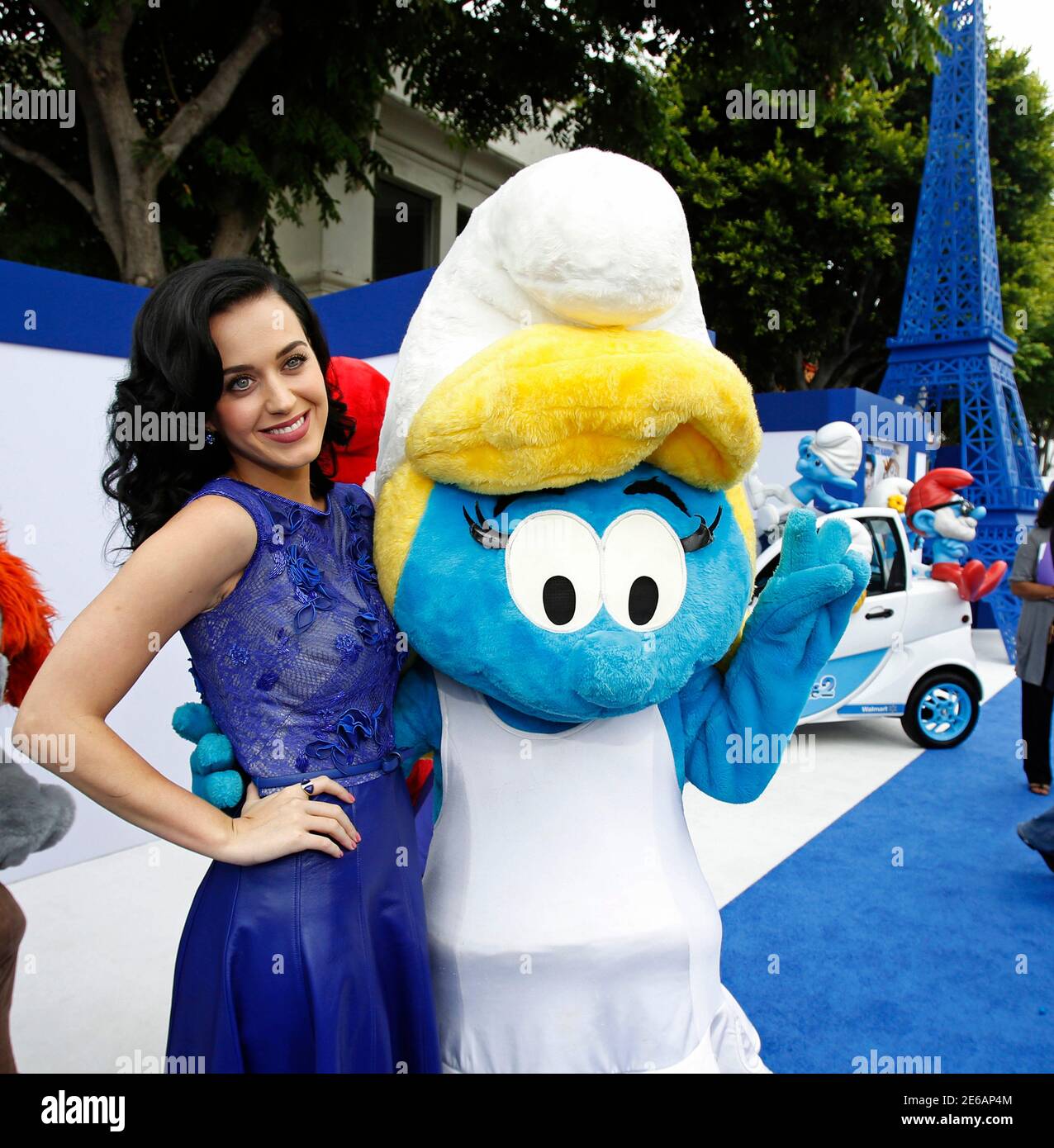Katy perry the smurfs hi-res stock photography and images - Alamy