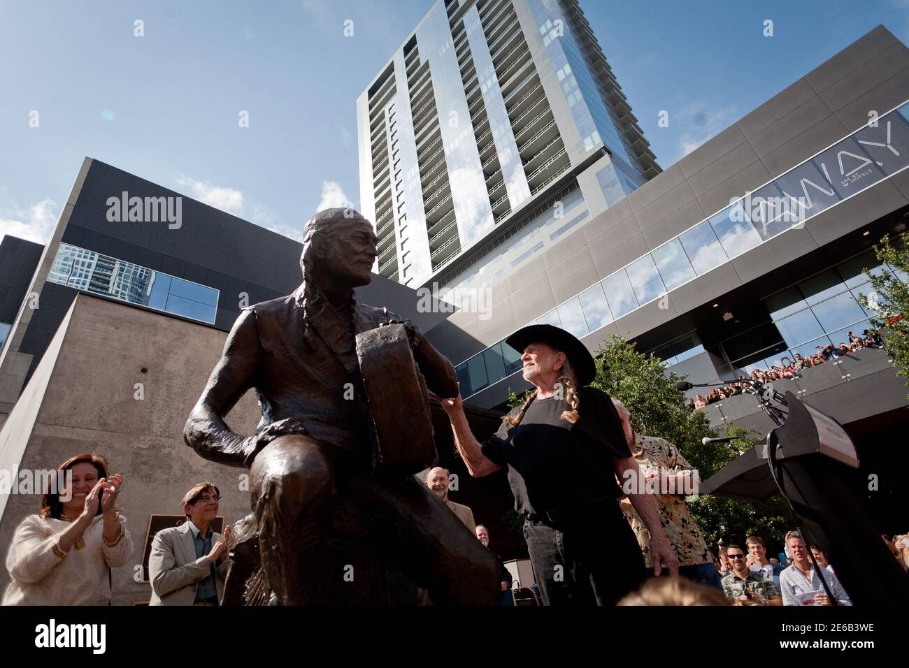 Willie nelson statue hi-res stock photography and images - Alamy
