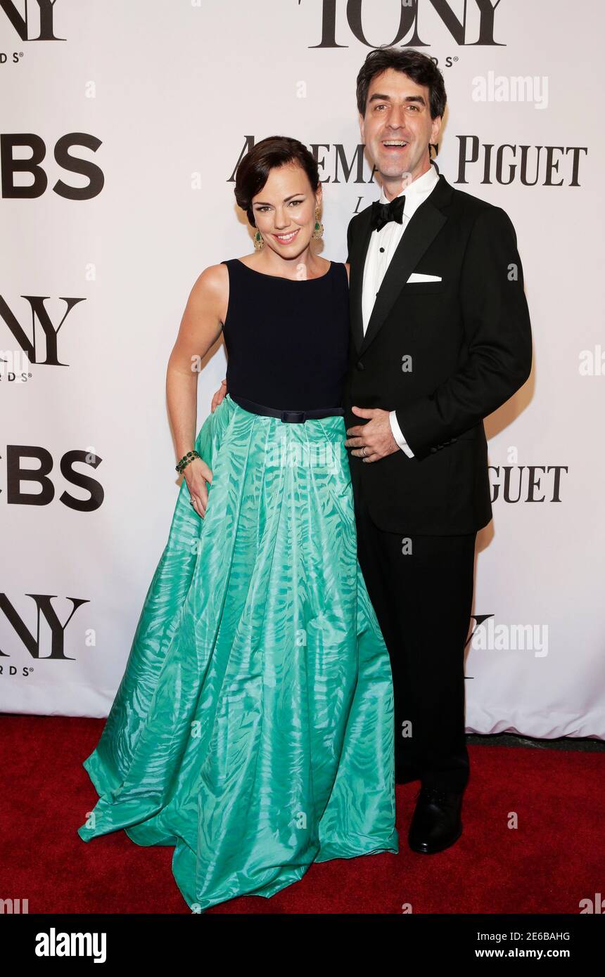 Robert kelly wife hi-res stock photography and images - Alamy