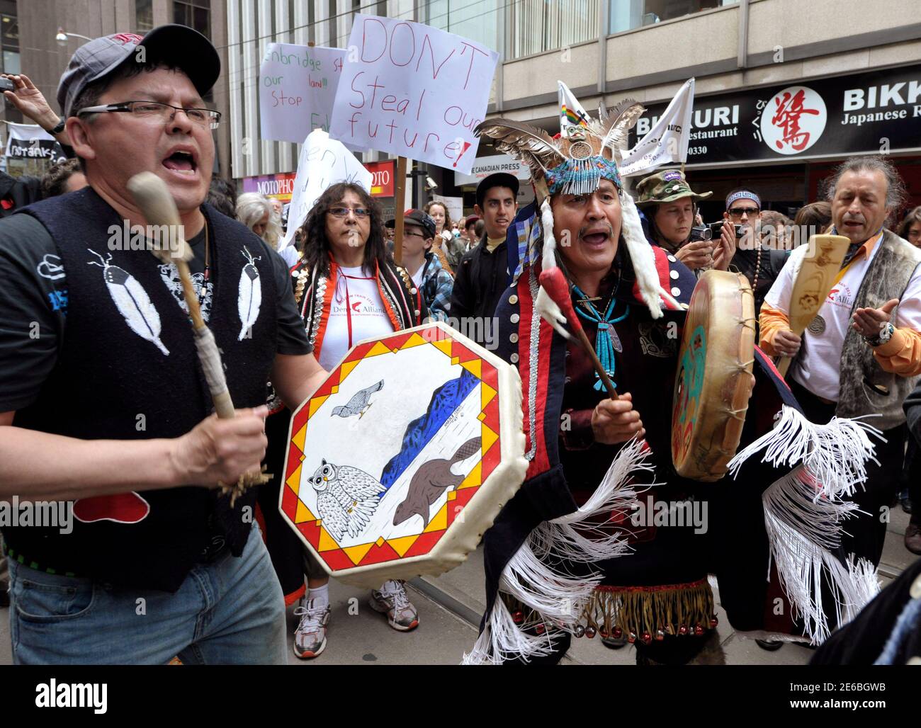 Nadleh whuten hi-res stock photography and images - Alamy