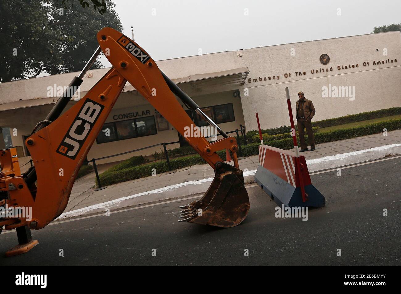 India bulldozer hi-res stock photography and images - Alamy